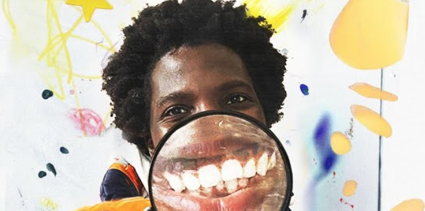 Le rappeur irlandais Monjola nous envoie des ondes positives sur "Smile ...