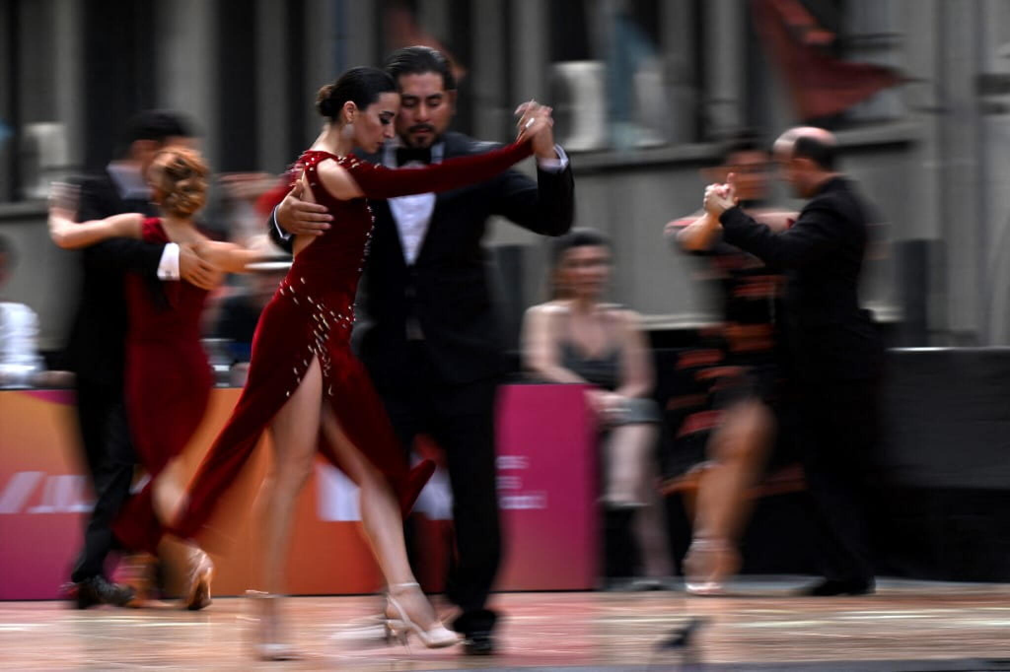 Avancer à reculons, une révolution féministe dans le tango - Radio Nova