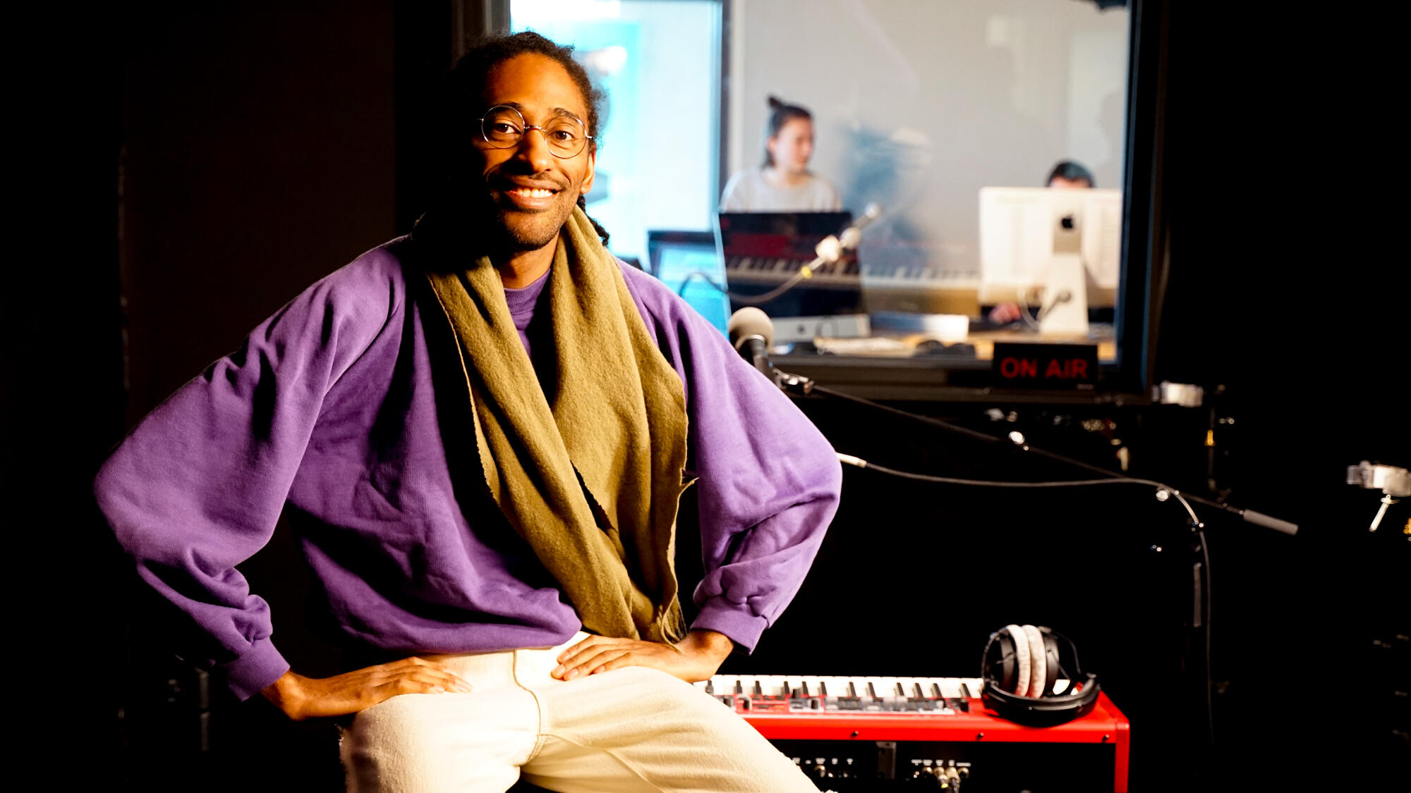 Le Live : Le chanteur et pianiste Ariel Tintar vous offre un Live ...