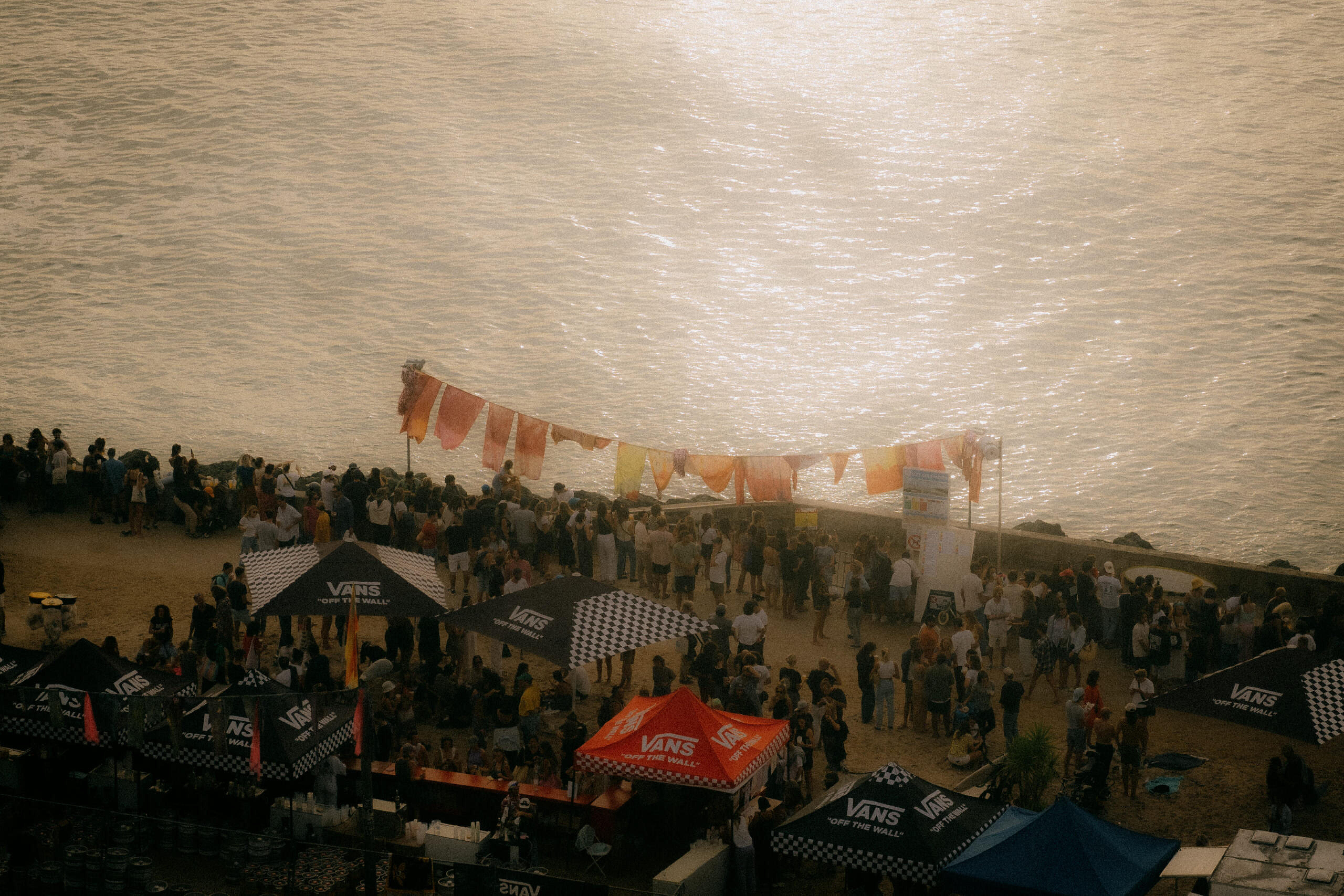 Sur la planche, sur la vague, le Queen Classic Surf Festival fait ...