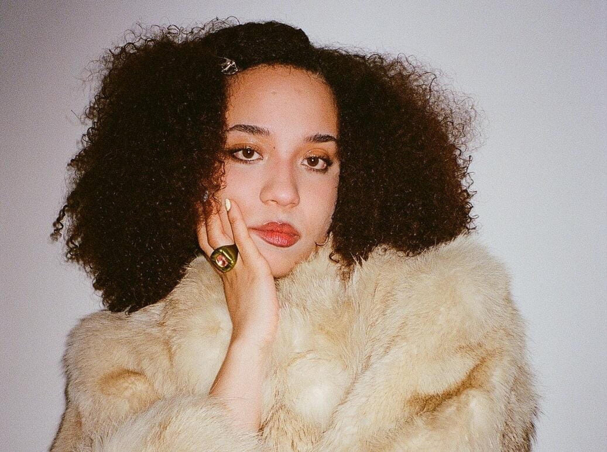 "Tais-toi et danse" : Yoa revient en Matcha Queen - Radio Nova