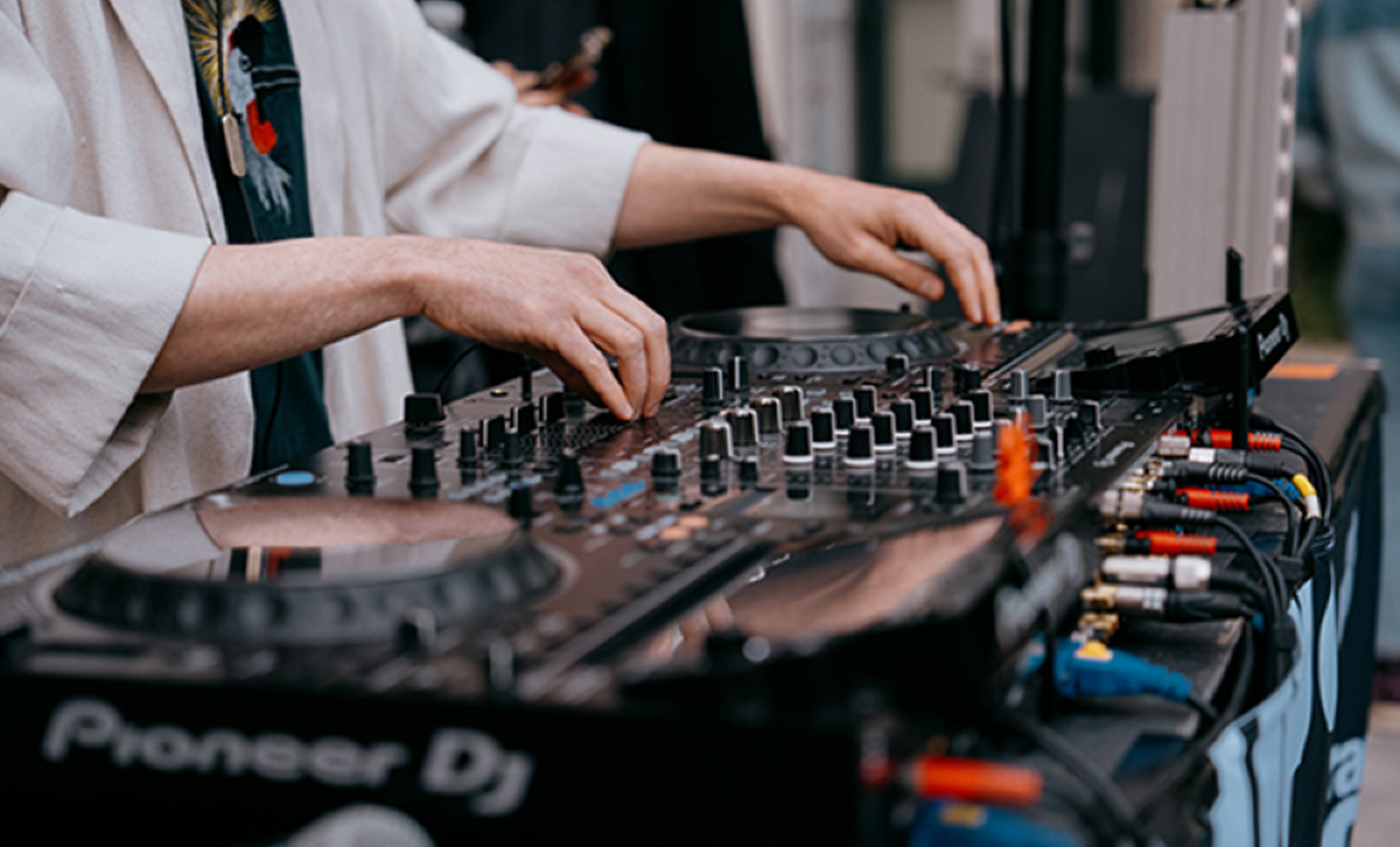 Pour les 20 ans du MAC VAL , Radio Nova organise un Nova Sound System ...