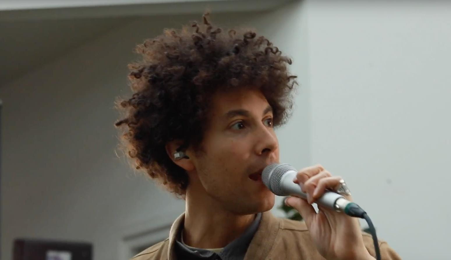 Le live de Témé Tan dans Plus Près De Toi - Radio Nova